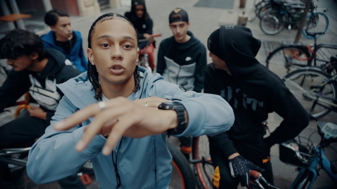 Favé devient la risée du rap français après s'être fait tabasser au ...